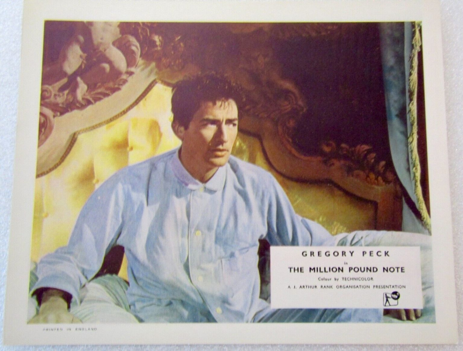 A charming Gregory Peck totally excellent the part and the luminous ...